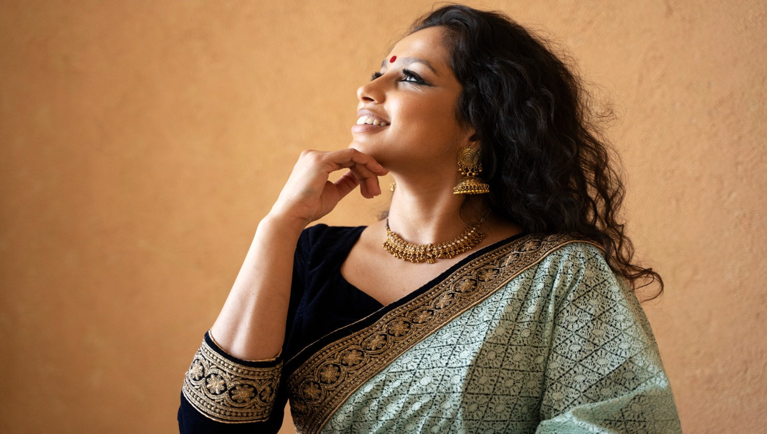 How to Choose the Right Pearl Set for Diwali Based on Your Outfit – Sri ...